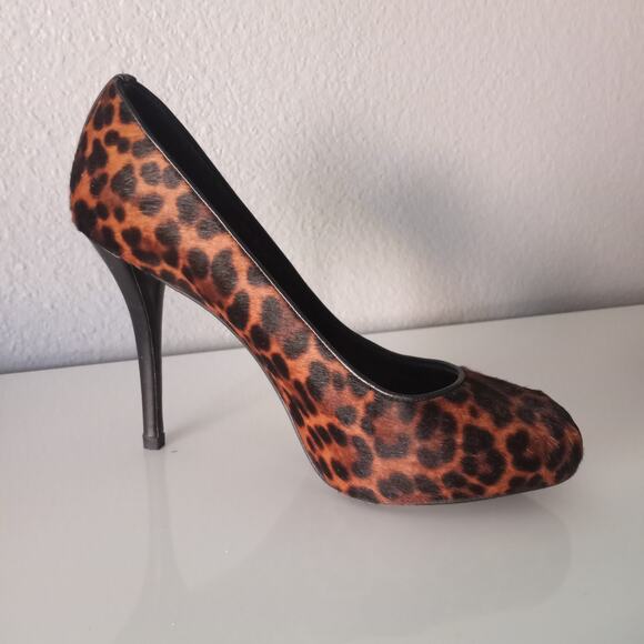 Stuart Weitzman | Shoes | Stuart Weitzman Leopard Print Calf Hair Mob ...